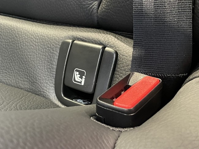 Isofix - jak działa i do czego służy? - EkspertCar